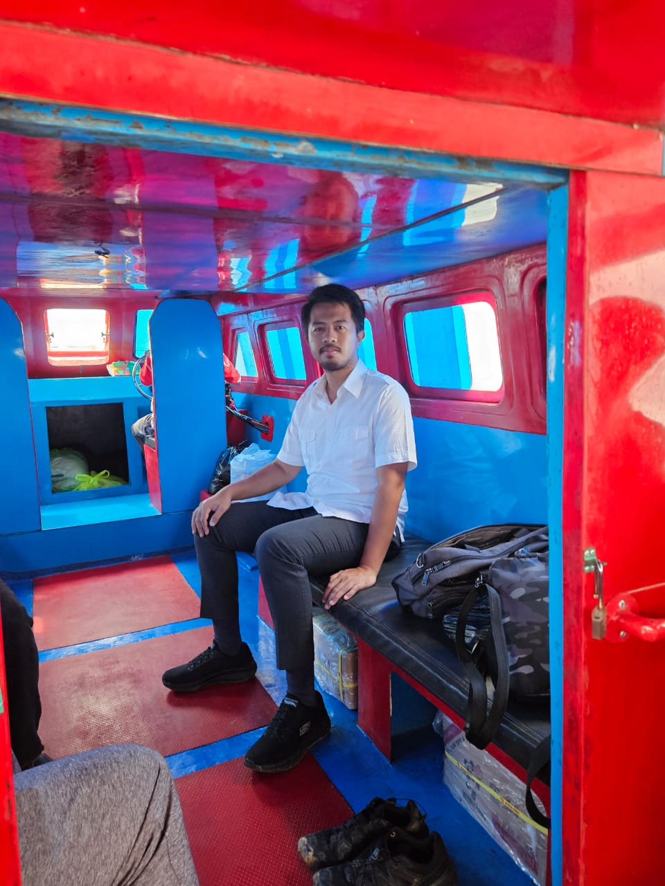Naik Speedboat ke Waropen, Edward Banua Dengarkan Aspirasi Warga ...